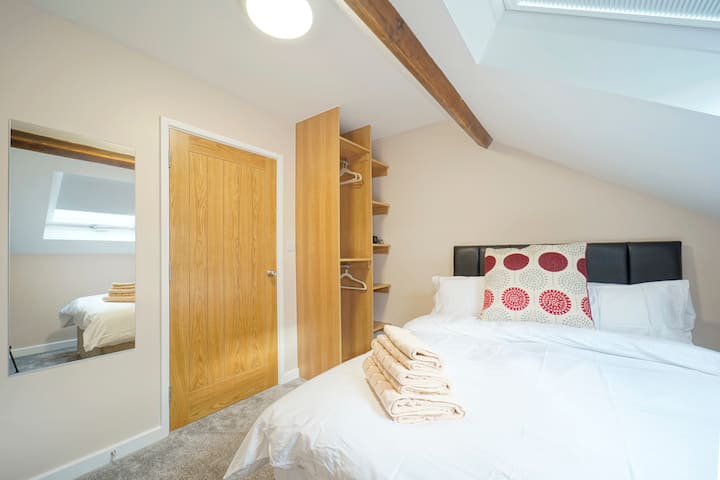 Private Duplex 2, Huddersfield (2 Double Bedrooms) - Huddersfield