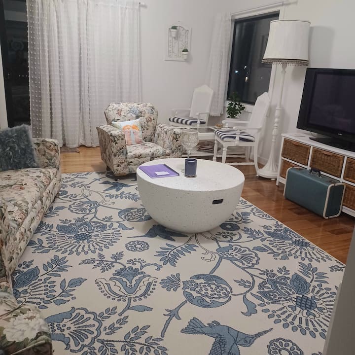Hampton Style Two-bedroom Self-contained Home. - Devonport