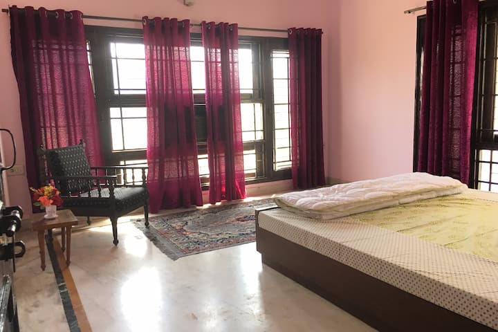 Charming, Homely, Fully-equipped With A/c - Bhopal