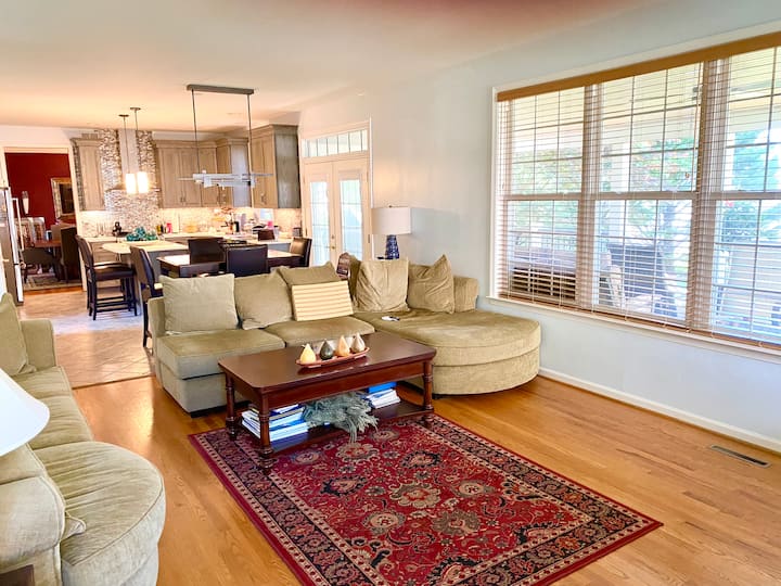 Perfect For Longer Stays! Huge Double Room W/ Bath - Frederick, MD