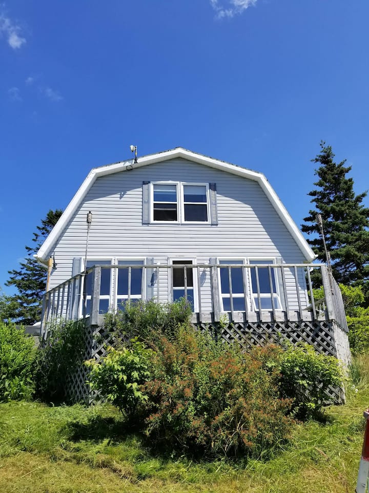 Secluded, Lakefront Home With Private Hot Tub. - Cape Breton Island