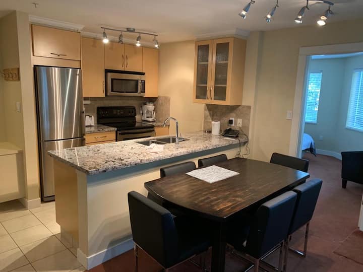 Spacious, Modern 2br - Heart Of Whistler Village - Whistler