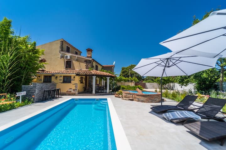 Villa Carla And Dajana - Krnica