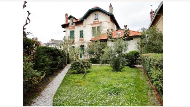 Appartement De 40 M2, Refait  En  Entre-sol - Biarritz