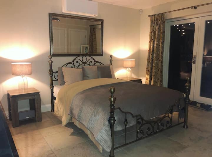 Beautiful Private Garden Room With Private Access - Newmarket
