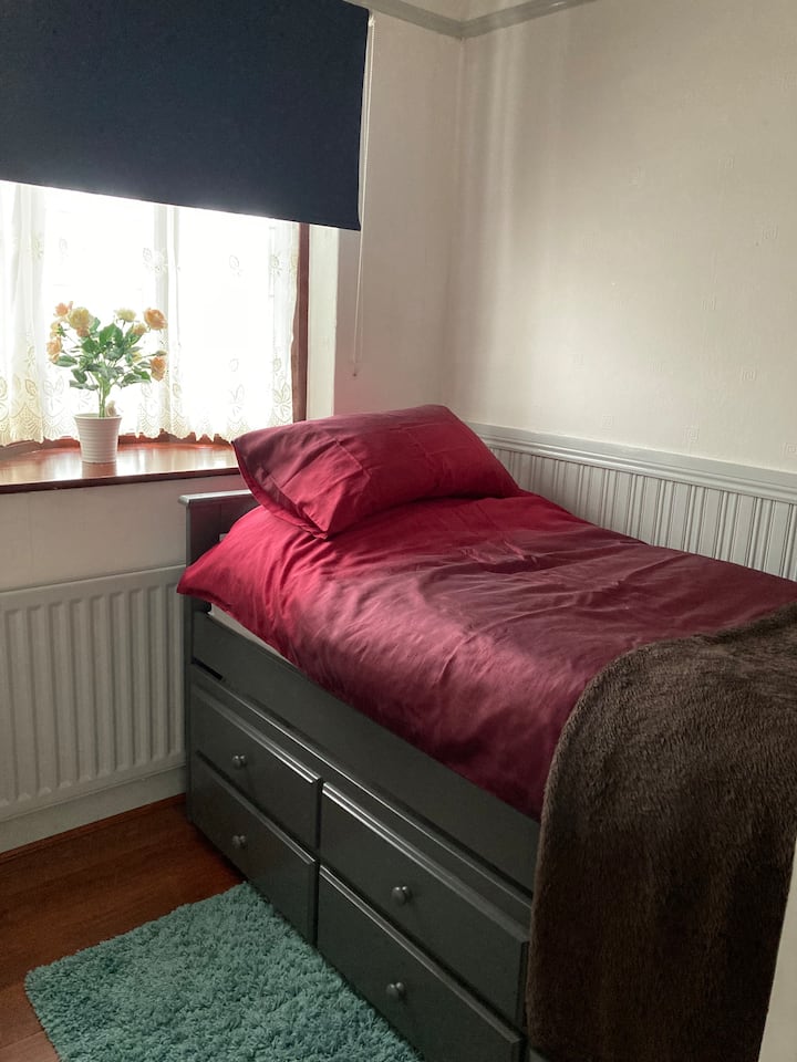 I Bedroom With Shared Bathroom - Epsom