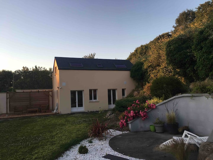 Une Maisonnette De Charme De 60 M2 Avec Terrasse - Ifs