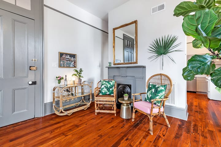 Relaxing Gem In Historic Lower Garden District - New Orleans, LA