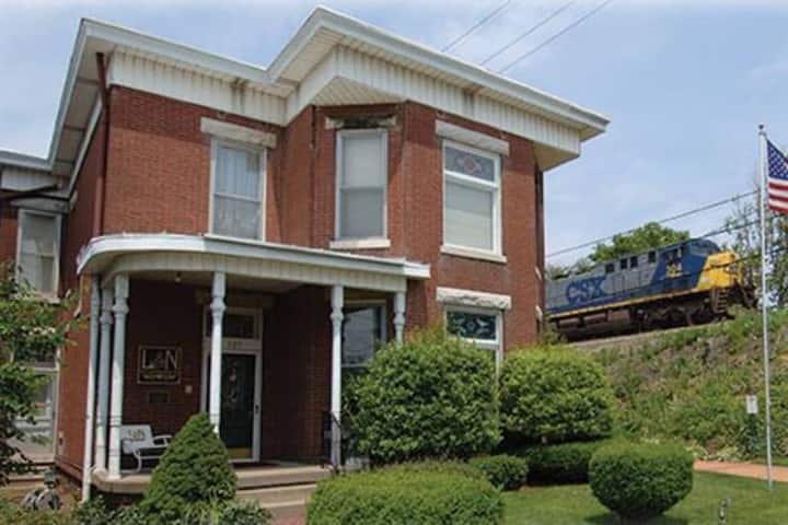 1-audubon Mill Park-queen Bed -L&n Bed And Breakfast - Henderson, KY