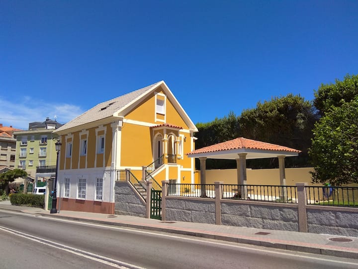 Amplia Casa Con Fantásticas Vistas E Instalaciones - Portonovo