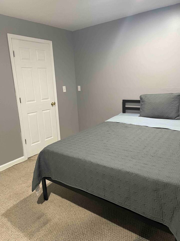 Private Bedroom At The Lower Level - Woodbridge, VA