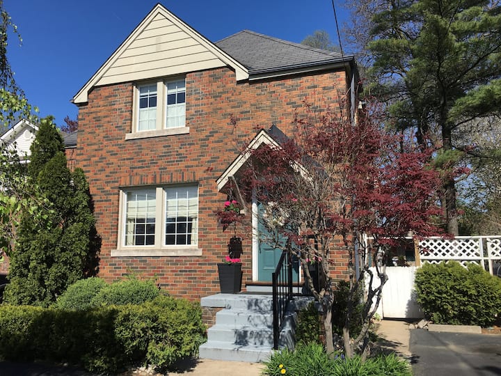 Private Bachelor Suite With Bathroom & Kitchenette - Niagara-on-the-Lake