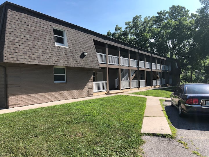 Creekside Apartment - Columbia, MO