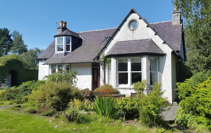Fabulous Spacious House In Large Private Gardens. - Braemar