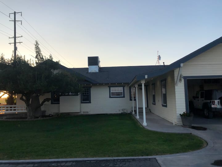 Country Farm House - Exeter, CA