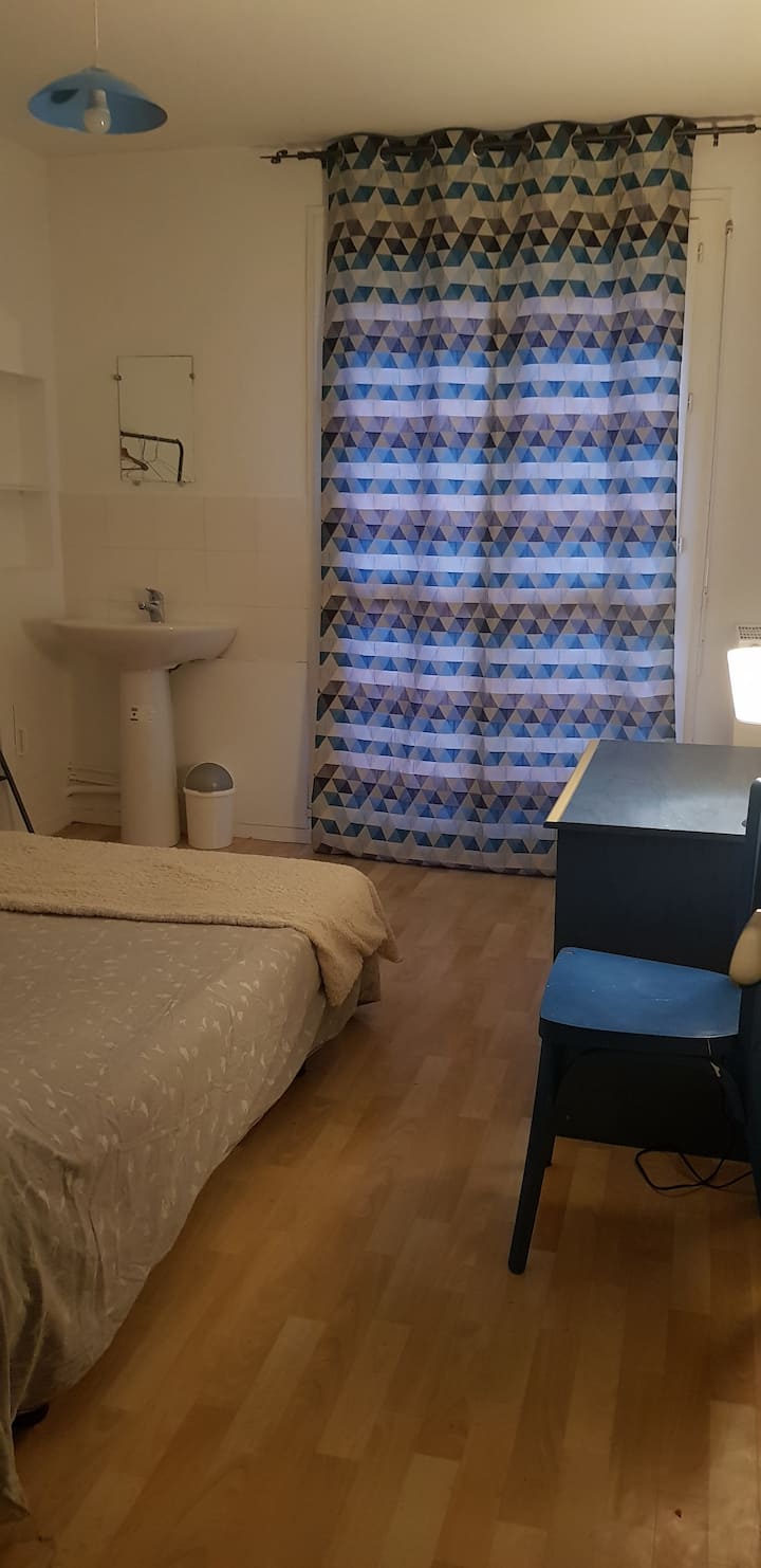 Chambre Meublée Pour Une Personne Dans Une Coloc. - Rennes