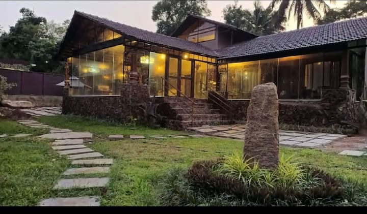 Privateroom In Sakalespursusanj Waterfront Villa - Sakleshpura