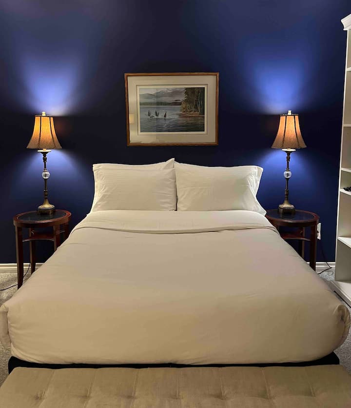 Clean And Comfy Room In A Family Home - Duncan