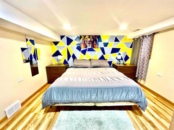 Comfortable King Apartment With Living&dining Area - Elmwood Park, IL