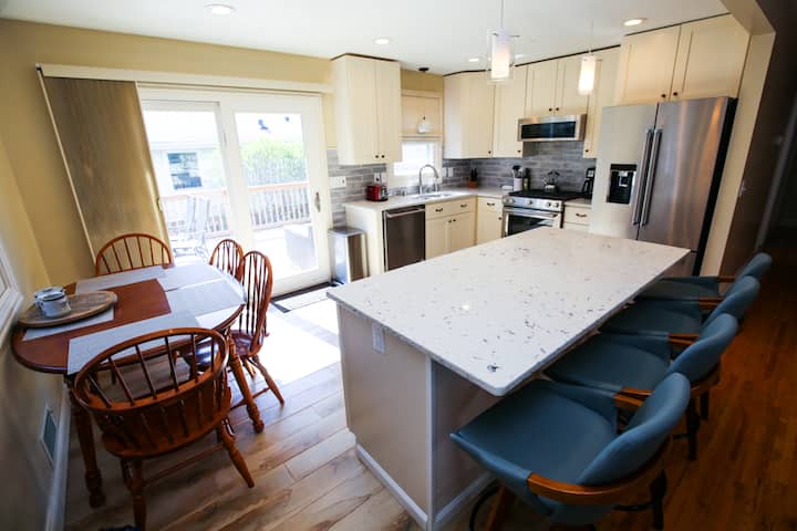 Spacious 5br3ba Home In Ne Arts District - Brooklyn Park, MN