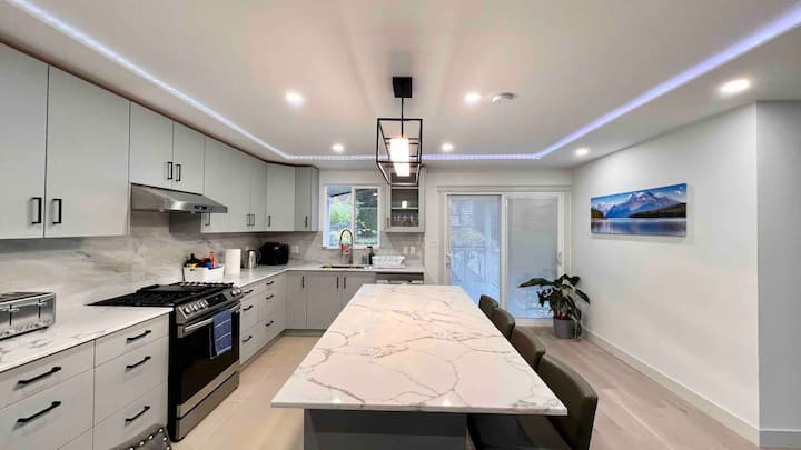 3 Brand New Bedroom Upper House - Richmond, BC, Canada