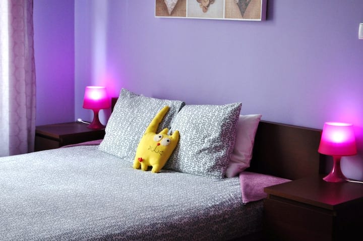 Double Room. Shared Bathroom. King-size Bed - Poznań