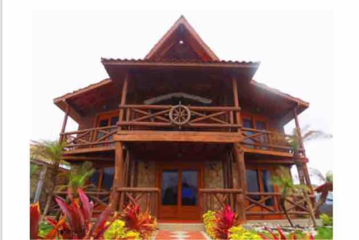 Hermosa  Casa  Frente A La Playa. - Ecuador