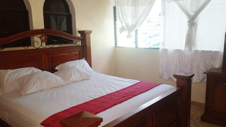 King Shared Bathroom @ Ledubourg Gh - Haïti