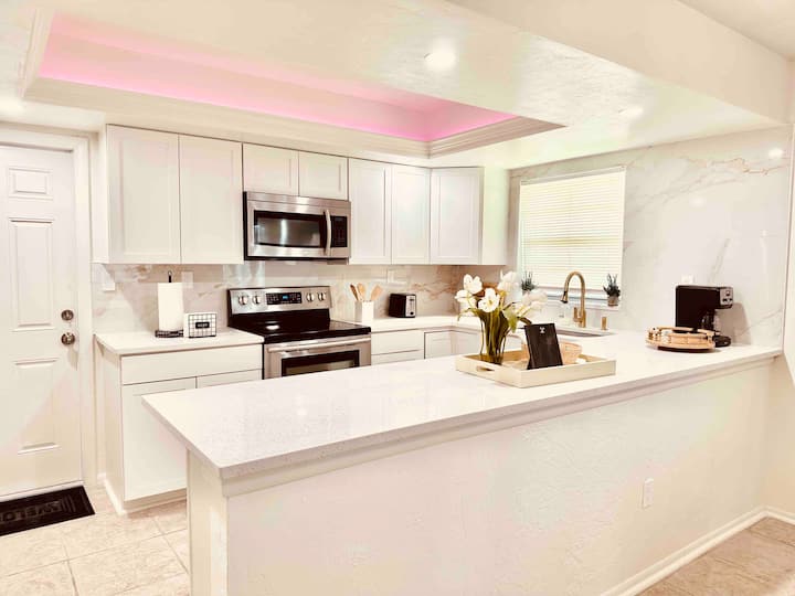 Modern Boho 2bed/2bath Home Close To Downtown. - Cape Coral, FL