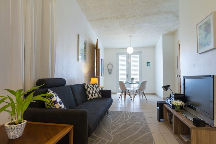 Charming 3br House With Ac And Patio - San Juan