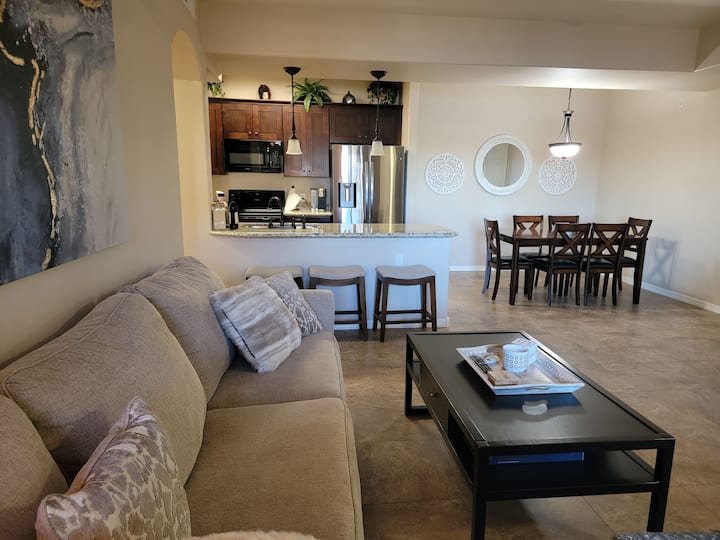 Private Poolside Condo In Prime Location - Mesa, AZ