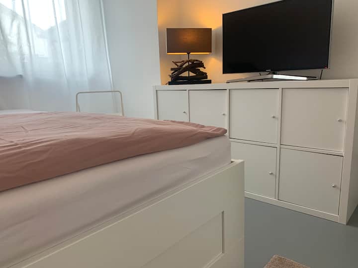 Schönes Zimmer Mit Gartenanteil Nähe Hbf Und Donau - Bavaria