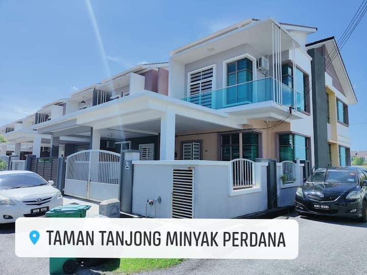 4 bedroom with private pool & complete amenities - Vacation homes for ...