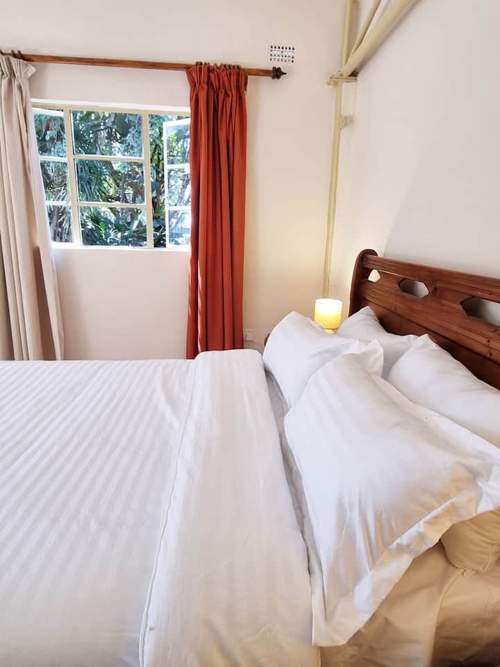 Morden Private Studio With Garden View Borrowdale - Harare