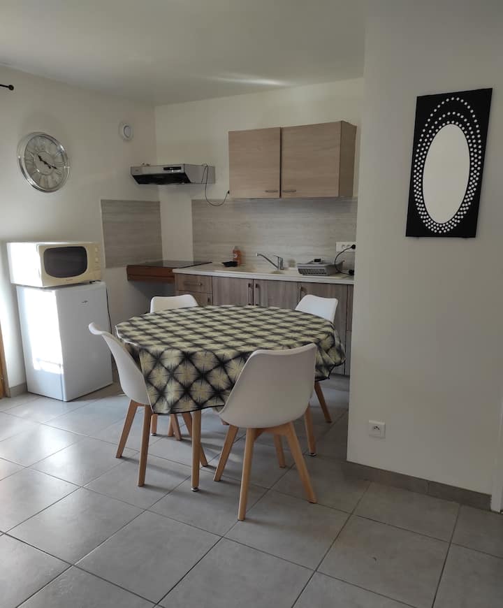 Cosy 2 Pièces En R-d-c En Maison - Saint-Egrève
