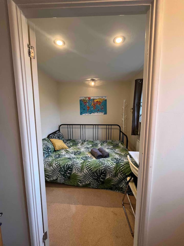 Gatwick Airport-3 Mile|small Room |Pilots Welcome - Crawley