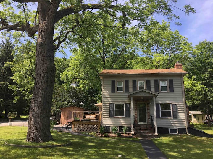 King Bed, Full Bath, By Lake- 2 Min To Main St. - Narrowsburg, NY