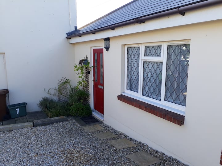 Self Cater, Own Entrance, Parking, Close To Town - Weymouth, UK