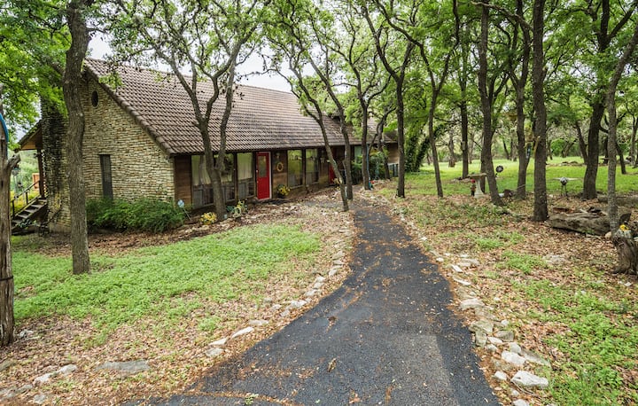 The House On Cox Hill - 聖馬科斯