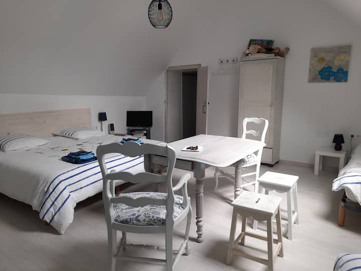 Grande Chambre Pour 2 à 4 Hôtes.
S De B Privative. - Le Mont-Saint-Michel