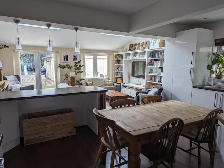 Light, Airy And Cosy Family Home - Bournemouth