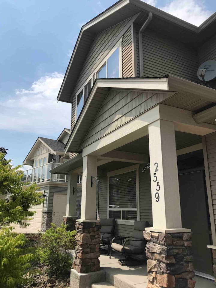 Lake View Peaceful Home Curated For Families - West Kelowna