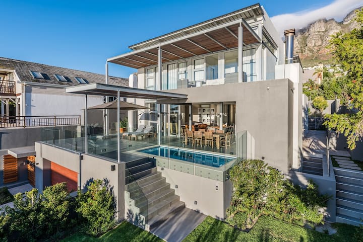 Ultra Modern Camps Bay Beach House - Camps Bay