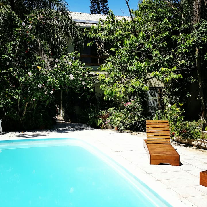 Casa Perto Do Mar Com Piscina Junto A Natureza - Itapema