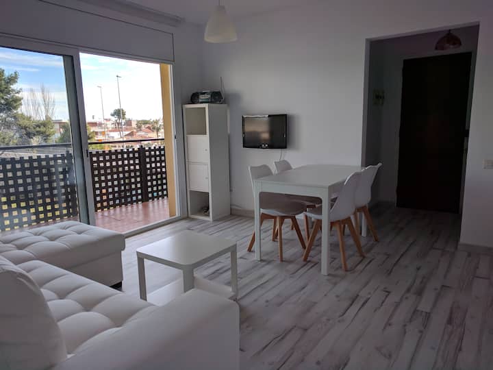 Sunny Great Beach Apart., Car Park - Gavà