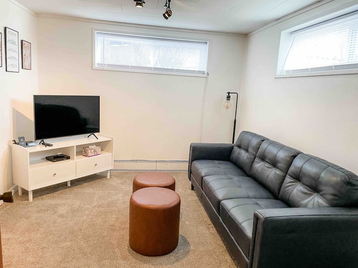 Charming One Bedroom In Midtown - Alaska Zoo, Anchorage