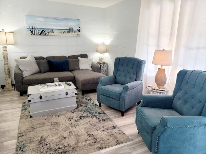 Gulf Shores - 2 Bed 1 Bath - Shortest Walk To Fun - Gulf Shores, AL