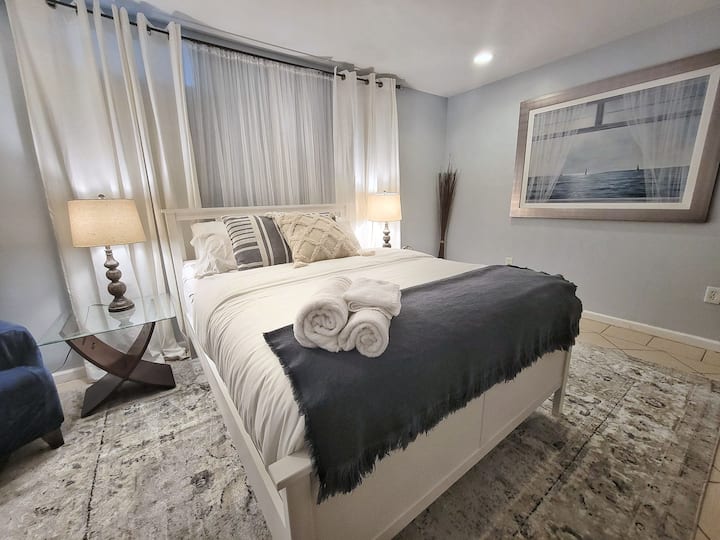 *Comfortable Mediterranean Soothing Suite* - Camden, NJ