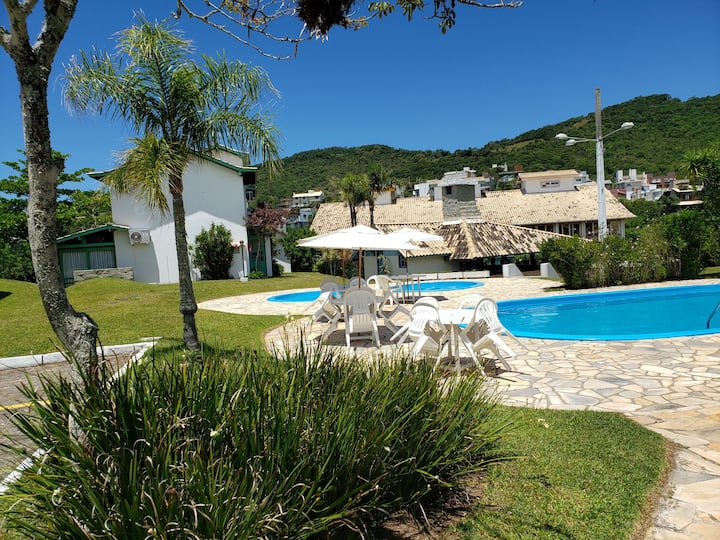 Cond.fechado Com Pisc, A Quatro Quadras Da Praia . - Garopaba