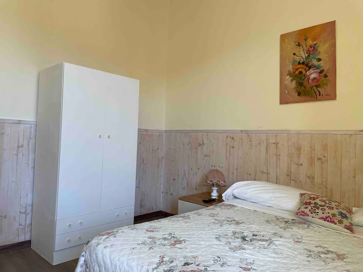 Stanza Matrimoniale Con Bagno Coindiviso - Sanremo